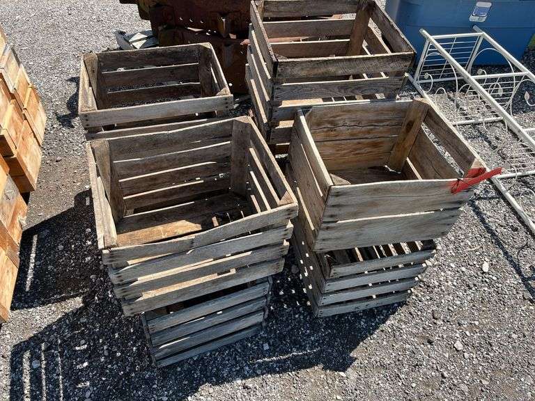 (8) Apple crates, 18" x 15", fair - Albrecht Auction Service