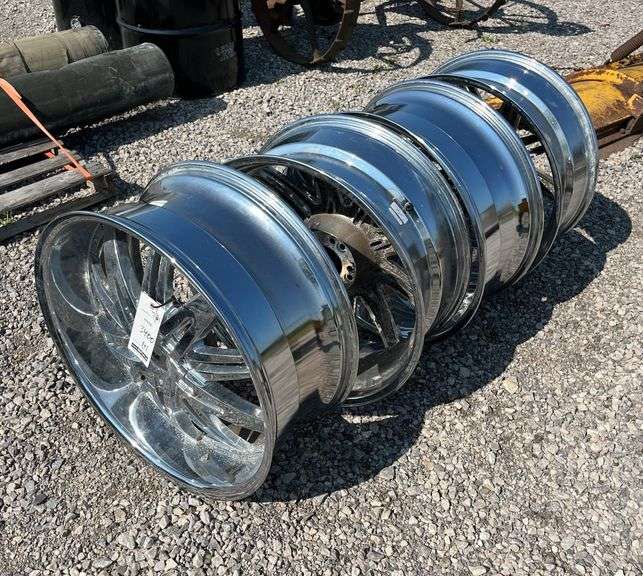 Set of Hoyo 24" rims, missing one center cap, multi-lug 5-bolt ...