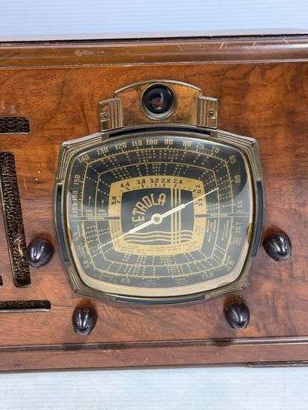 Detrola Model 146 E Radio 17"W x 11"H, as is - Albrecht Auction Service