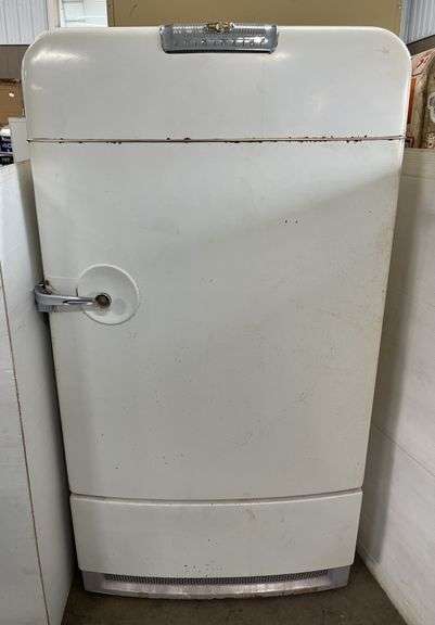 General Motors Frigidaire refrigerator, "Super Freezer", fridge section ...