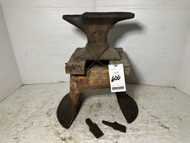 Antique Anvil (13" long x 8-1/2" high) - Albrecht Auction Service