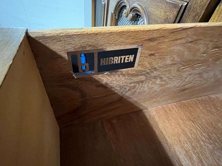 Hibriten 6-Piece Cabinet - Albrecht Auction Service