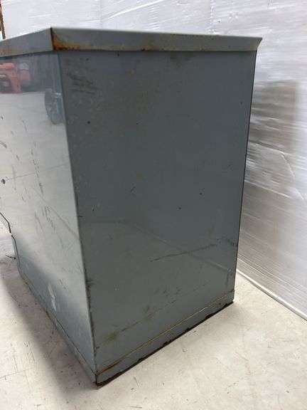 Van center box with keys, 22" x 18"H - Albrecht Auction Service