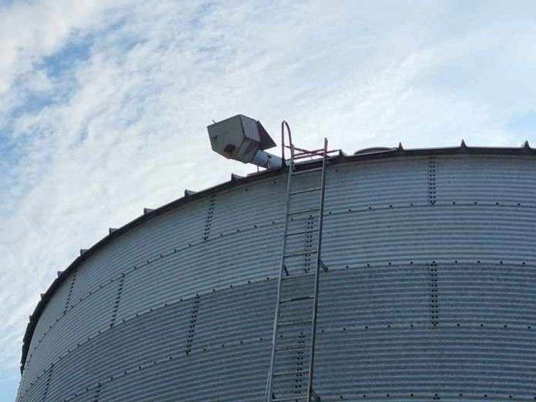 Brock Grain Bin, 50,000-Bushel Capacity, 6" Roof Auger, Aeration Fan ...