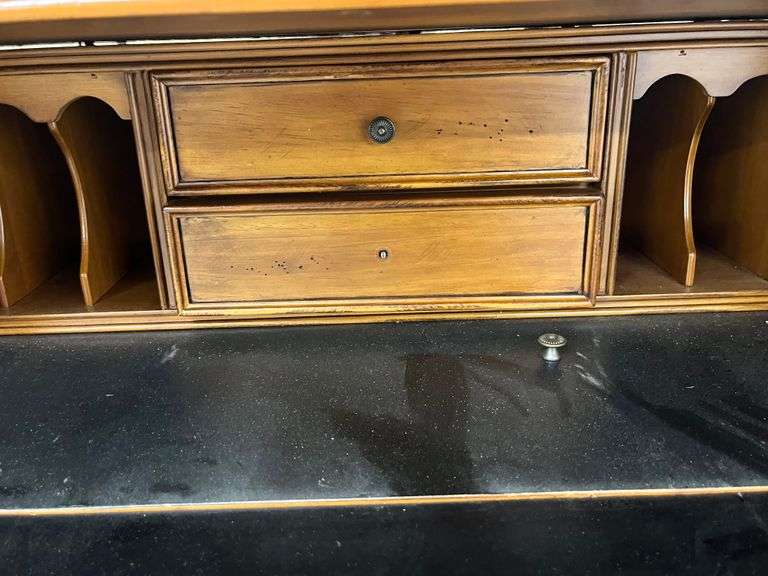 American Signature Stand - Albrecht Auction Service