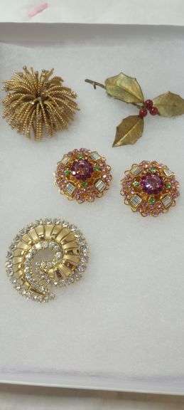 Rare Trifari crown spiral brooch by Alfred Philippe circa 1950s with ...