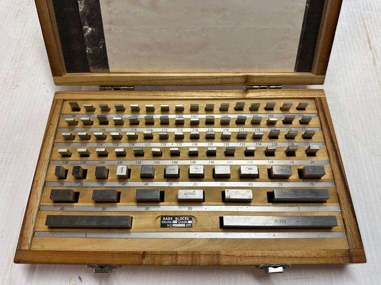 Gage Block Set in Wooden Case (0.050 to 4.000) - Albrecht Auction Service