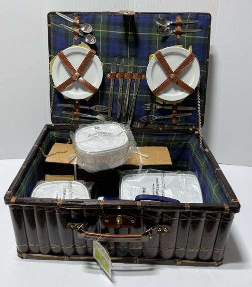 Living Quarters Deluxe Picnic Basket, high-end picnic set, includes ...