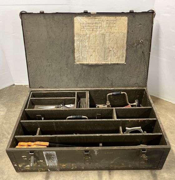 WWII Military carpenters tool chest, comes with tools, set is ...