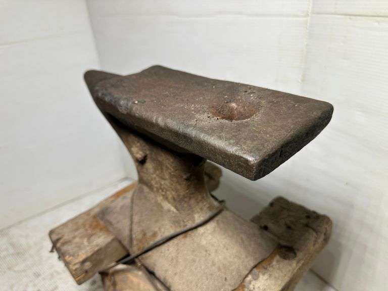 Antique Anvil (13" long x 8-1/2" high) - Albrecht Auction Service