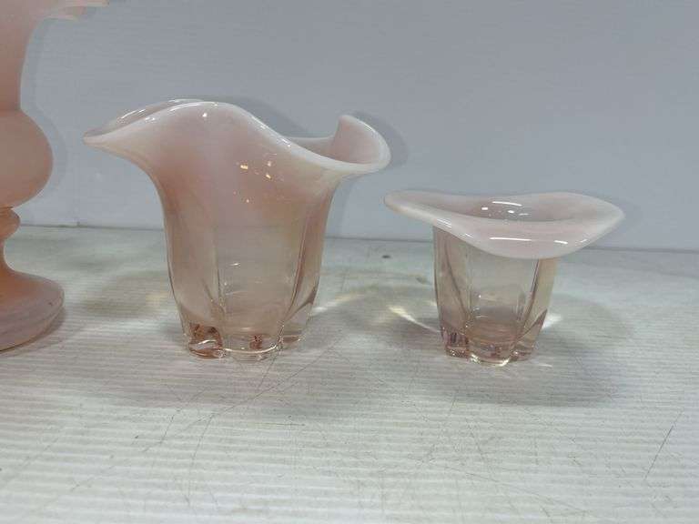 Pink opalescent clam/seashell dish by Duncan Miller; 3-Lobe vase by ...