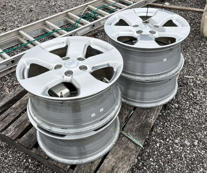 Set of (4) 18" aluminum Jeep rims, 19 1/2" outside to outside ...