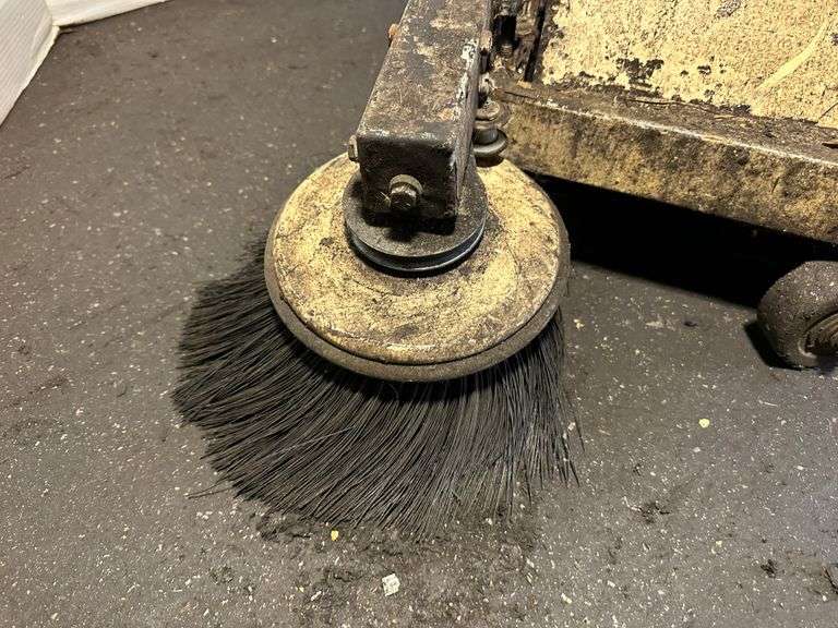 Advance Retriever Push Floor Sweeper - Albrecht Auction Service