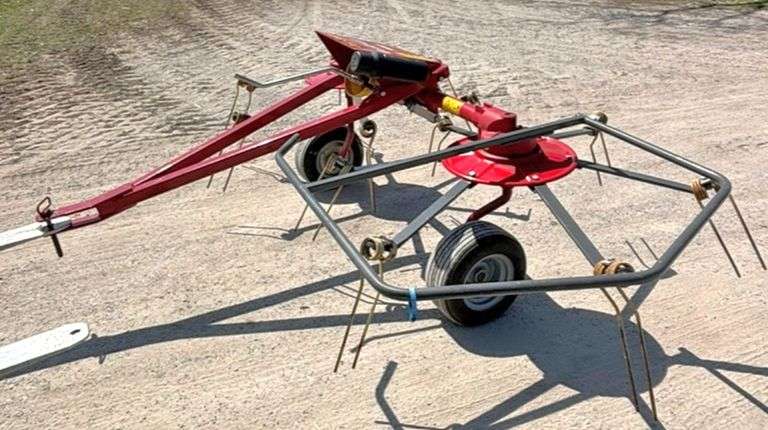 Sitrex 2GL-302 Basket Tedder. Like New - Albrecht Auction Service