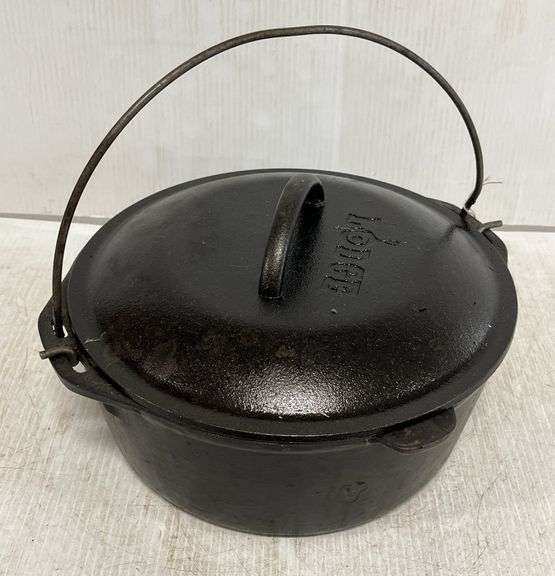 Large Dodge cast iron no. 8 dutch oven with lid, 11 1/2"W x 4"H ...