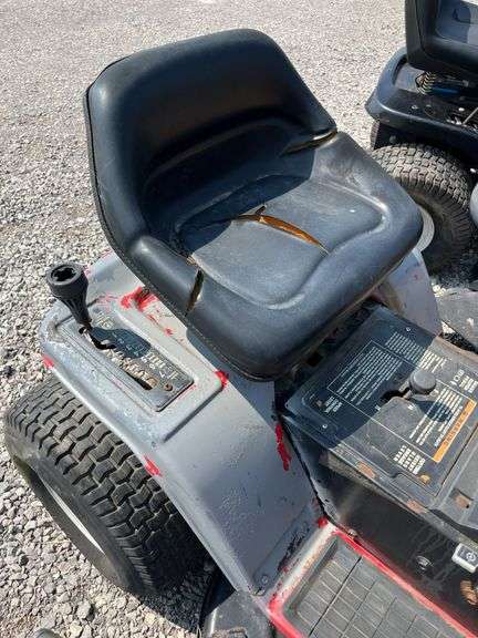 Huskee 15.5 HP 42" cut heavy duty series lawn tractor, runs great ...