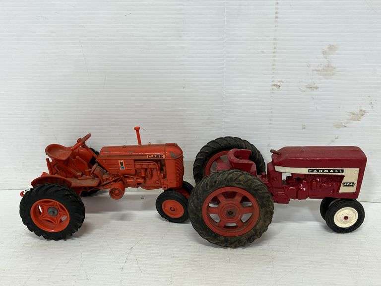 Older toy tractors, include: Case Vac N/F, Case 930 Comfort King with a ...