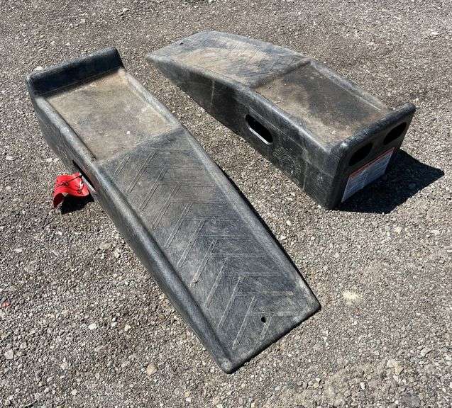(2) Plastic ramps, 34" x 8"H, used, nice - Albrecht Auction Service