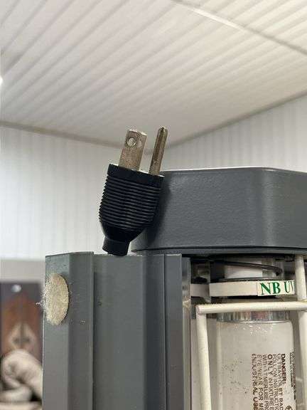 Daavlin Home Phototherapy unit, 7 Series, can use UVA or UVB lights ...