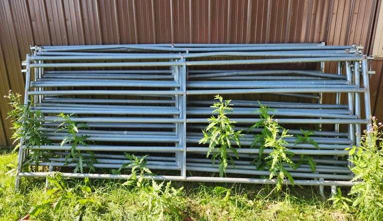 (10)-Round Pen Panels, Not Perfect but Work - Albrecht Auction Service