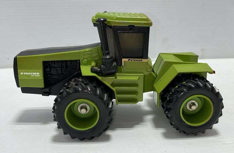Steiger Panther II tractor, 1/32 scale, tractor never played with ...