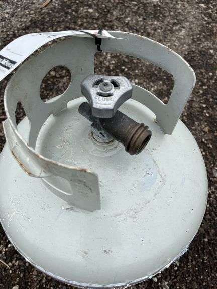Propane tank, 20 lb., nice - Albrecht Auction Service