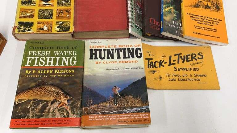 Various Hunting and Fishing Books, TN600 - Albrecht Auction Service