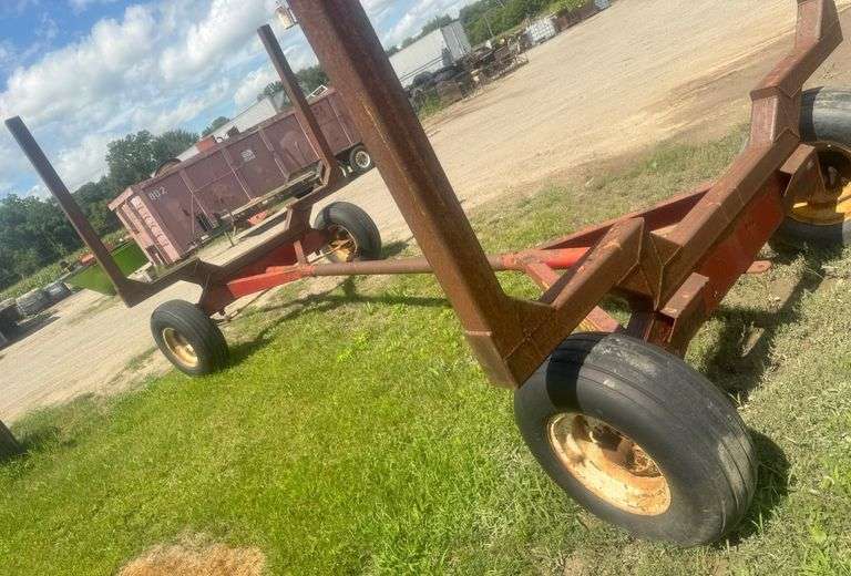 Husky Hauler 10-Ton Running Gear with Shop Built Log Racks Attached ...