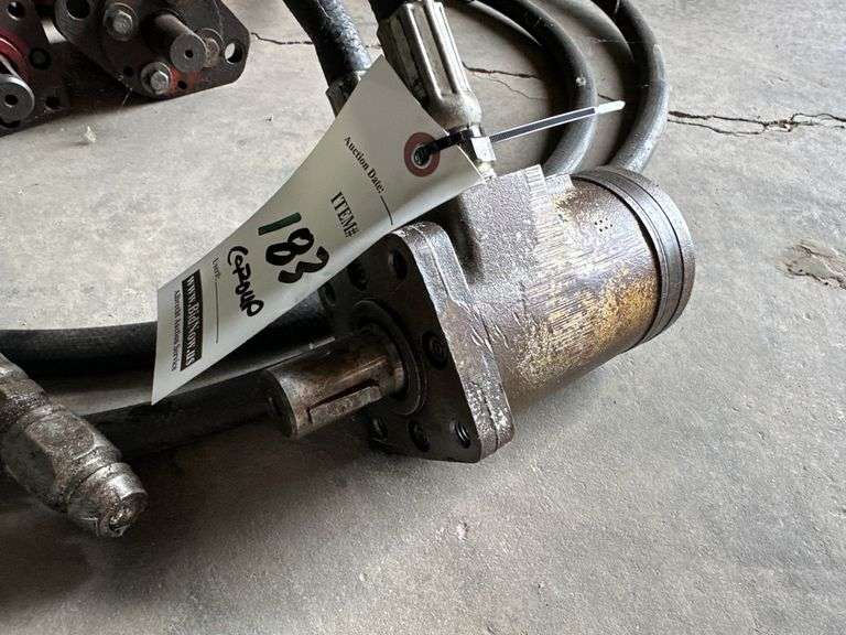 (4)-Hydraulic Motors for Char-Lynn - Albrecht Auction Service