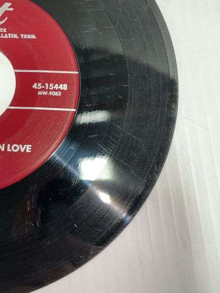 Over (80) 45s, including many radio hits - Albrecht Auction Service