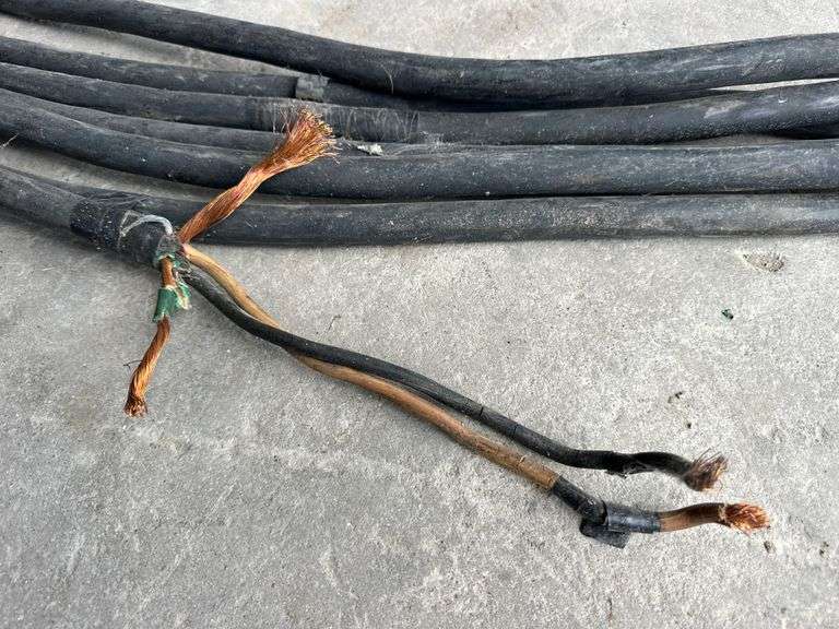 85' of 4 wire with Male Plug - Albrecht Auction Service