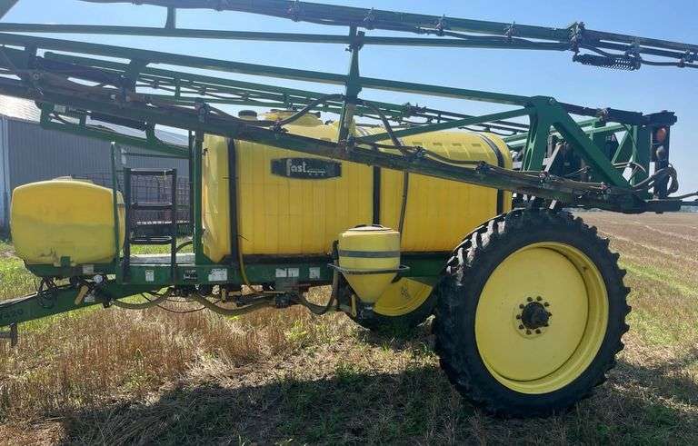 Fast 7420 Trailer Sprayer with 90' 3-Section Boom, 3-Way Nozzle Bodies ...