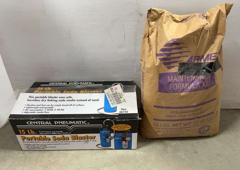 Central Pneumatic 15 lb. portable soda blaster with 50 lb. bag of soda ...