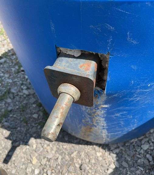 3-Point tractor ballast, 3-point bracket in center, barrel filled with ...