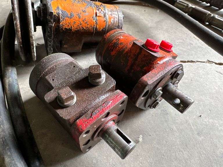 (4)-Hydraulic Motors for Char-Lynn - Albrecht Auction Service
