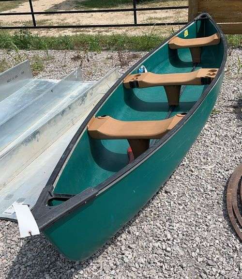 Coleman 16' canoe, includes (2) Paddles, good - Albrecht Auction Service