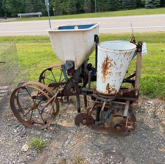 ford 309 2-row corn planter with plates - Albrecht Auction Service