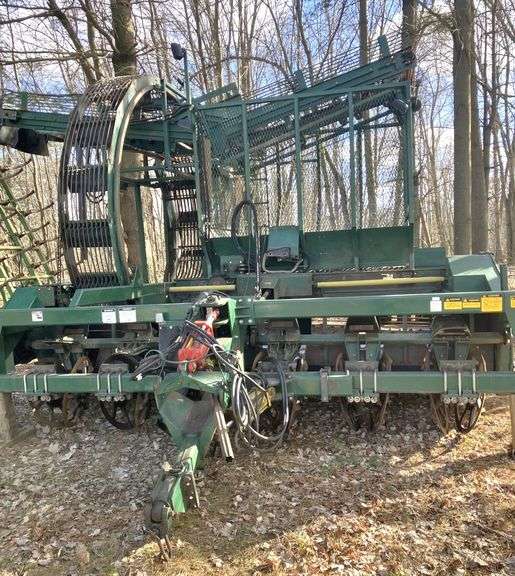 Art's-Way 692 6-Row Beet Harvester, Set Up for 6-28" Rows, Could go ...