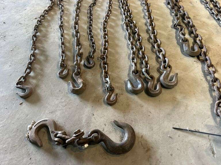 Group of Short Chains with Hooks - Albrecht Auction Service