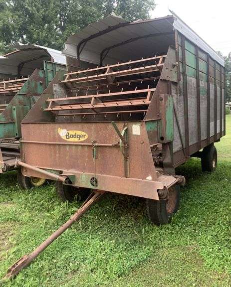 This item Selling ABSOLUTE! ~~~ Badger Silage Wagon on Gehl 8-Ton ...