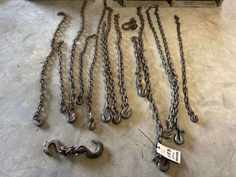 Group of Short Chains with Hooks - Albrecht Auction Service