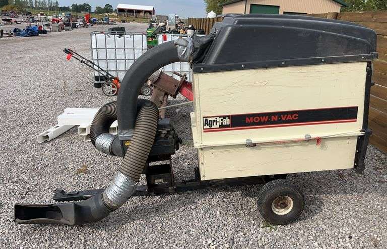 Agri Fab Mow 'N Vac with a 5 HP Briggs & Stratton engine, tank- 30" x ...