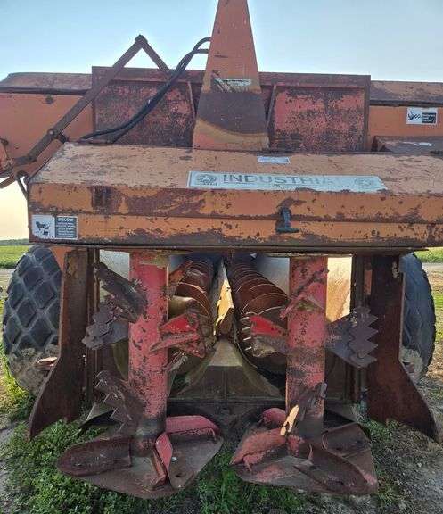 Meyer 8500 Manure Spreader, All Pen Manure Updates are Done, Top Grate ...