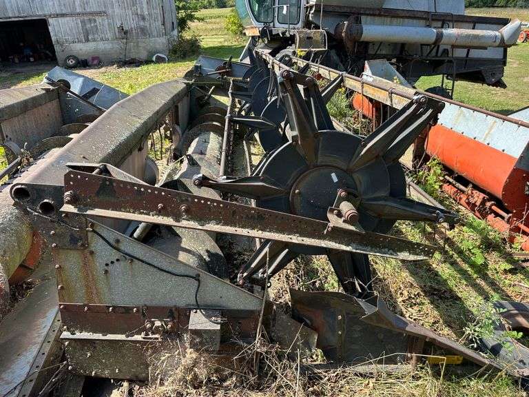 Allis Chalmers Gleaner L Combine (Ser. No. LKS-2123) with 6-row Corn ...