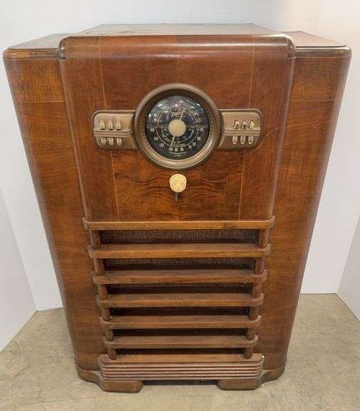 1940 Zenith floor console radio, model 10-S-464 with green eye, 28"W x ...