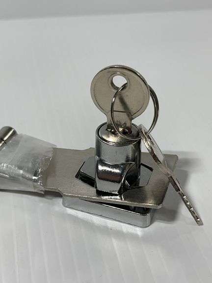 Store display lock and key set, new - Albrecht Auction Service