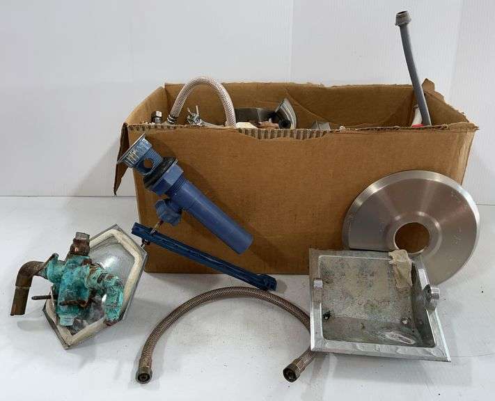 Various plumbing items, used - Albrecht Auction Service