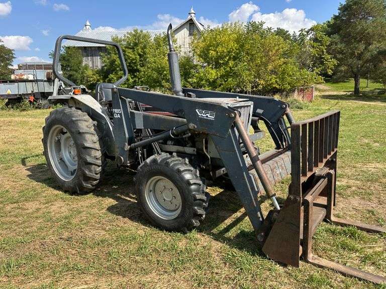 White Field Boss 37 4WD Tractor with White 1165QA Loader, 12.4-28 Rears ...