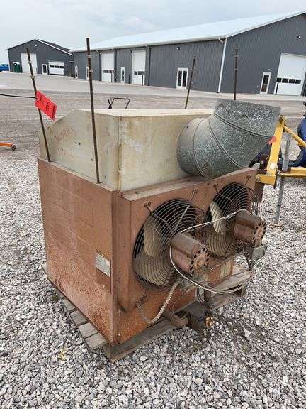 Reznor Forced air, natural gas furnace, 150,000 BTU, pulled from ...