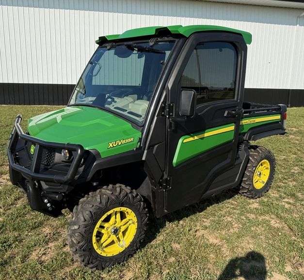 2019 John Deere XUV835R Gator, (1900 Miles, 190 Hours), Tinted Windows ...